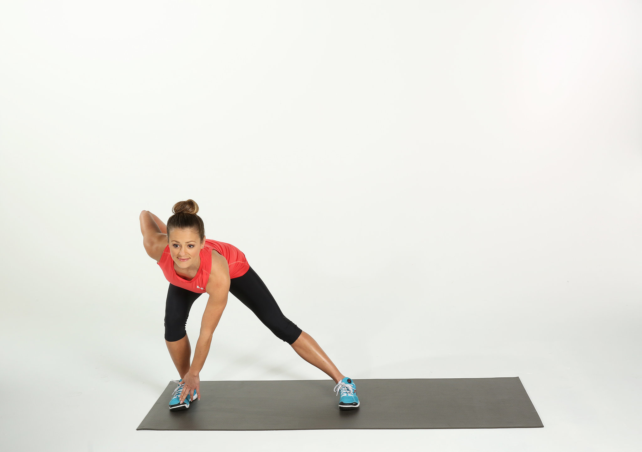 Pulsing Right Side Lunges | The 5-Minute Thigh Blaster That Julianne ... Pulsing Right Side Lunges | The 5-Minute Thigh Blaster That Julianne ...