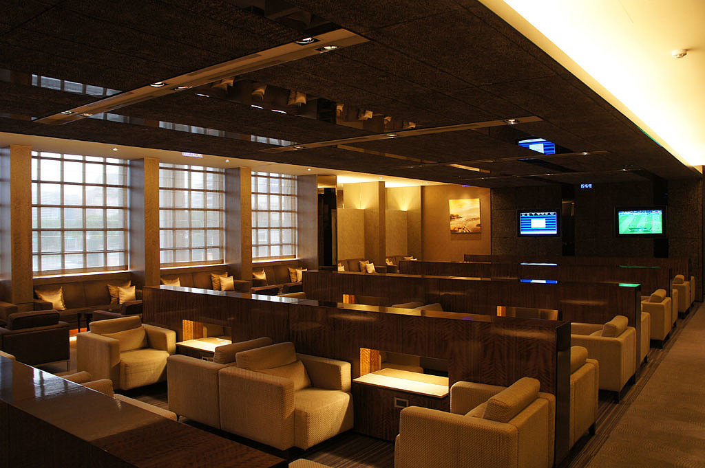 Sign Up For a VIP Airport Lounge | 22 Airport Hacks to Remember Before ...