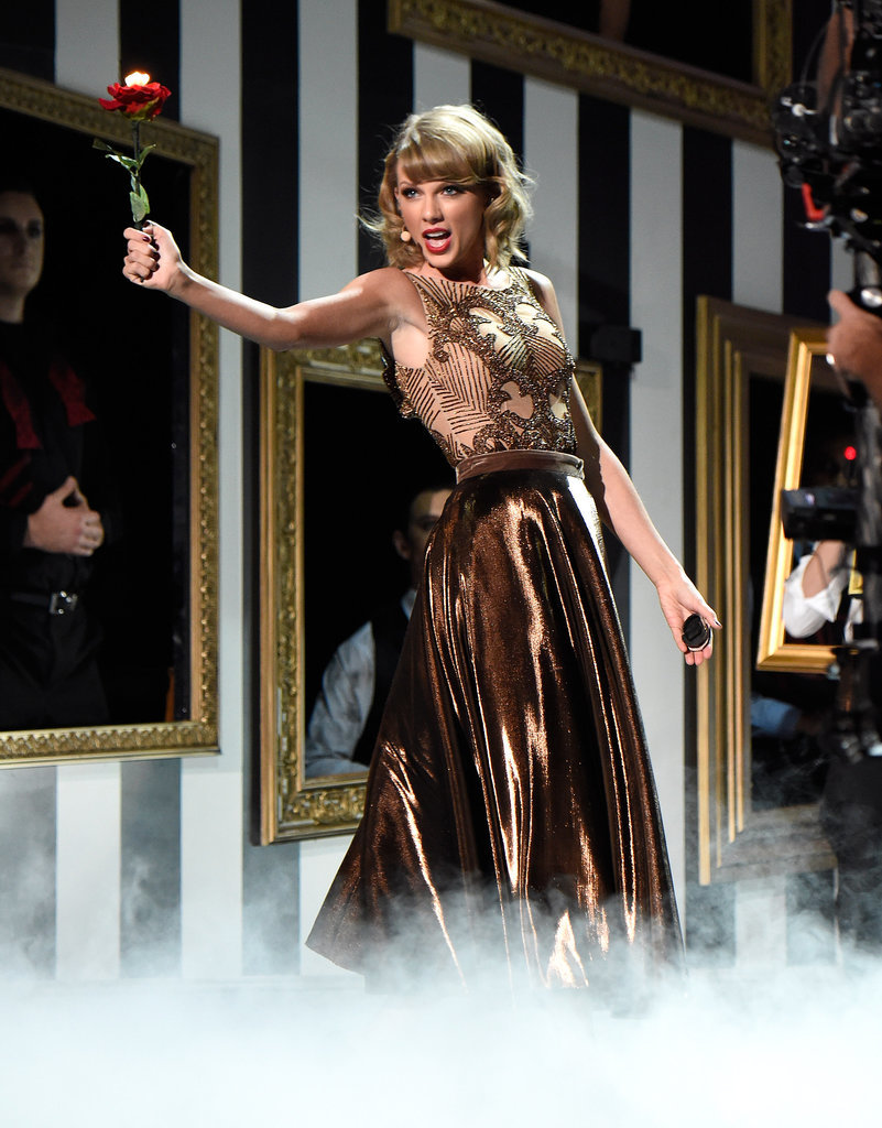 Taylor Swift Blank Space Performance at 2014 AMAs | POPSUGAR Celebrity ...